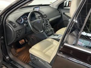 Black Volvo XC90 2014 in Jurmala, with an engine capacity of 2.40 L and mileage of 272 thousand km for 13950 €, photo 18 on AUTOMOTO.COM.LV