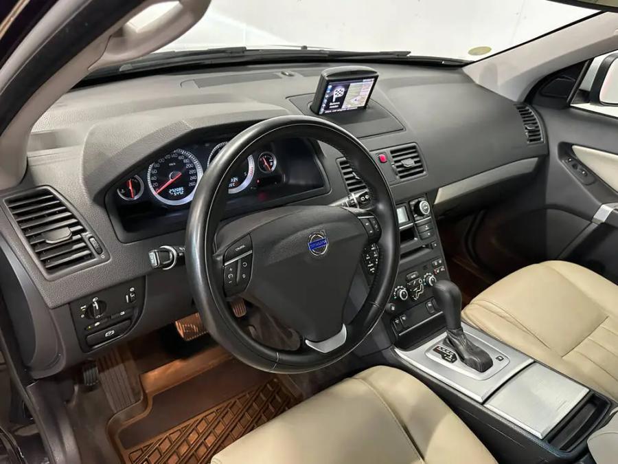 Black Volvo XC90 2014 in Jurmala, with an engine capacity of 2.40 L and mileage of 272 thousand km for 13950 €, photo 19 on AUTOMOTO.COM.LV