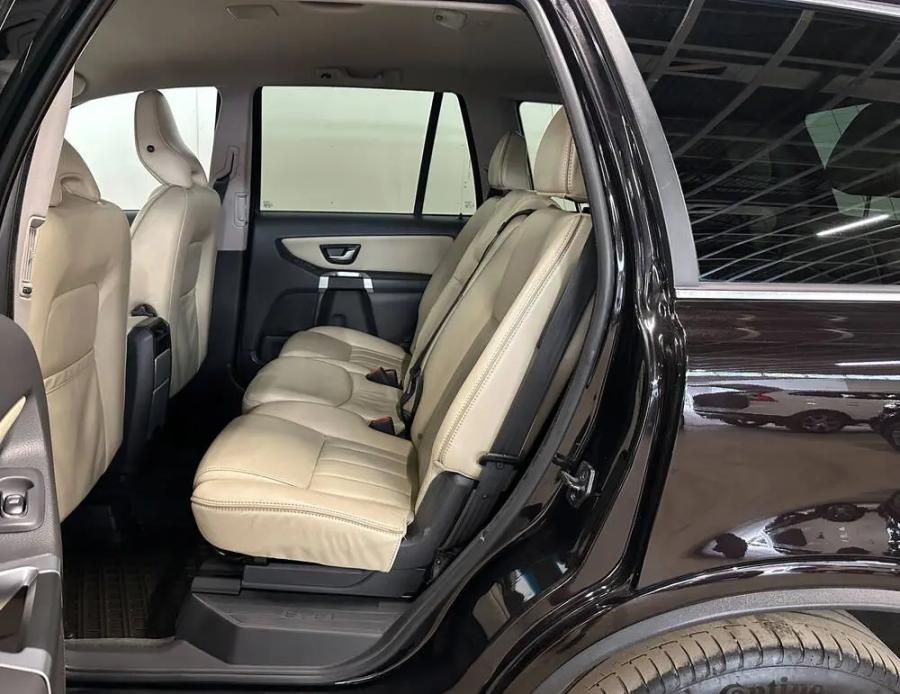 Black Volvo XC90 2014 in Jurmala, with an engine capacity of 2.40 L and mileage of 272 thousand km for 13950 €, photo 25 on AUTOMOTO.COM.LV