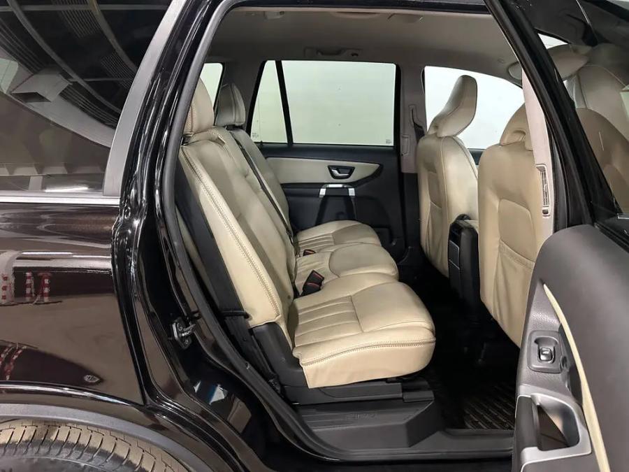 Black Volvo XC90 2014 in Jurmala, with an engine capacity of 2.40 L and mileage of 272 thousand km for 13950 €, photo 27 on AUTOMOTO.COM.LV