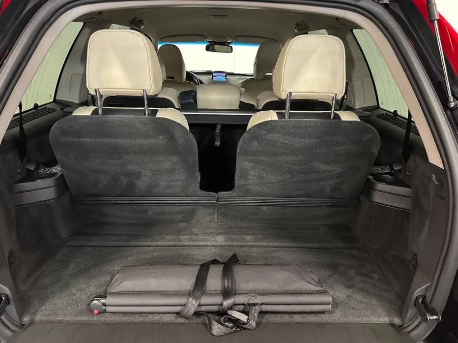 Black Volvo XC90 2014 in Jurmala, with an engine capacity of 2.40 L and mileage of 272 thousand km for 13950 €, photo 30 on AUTOMOTO.COM.LV