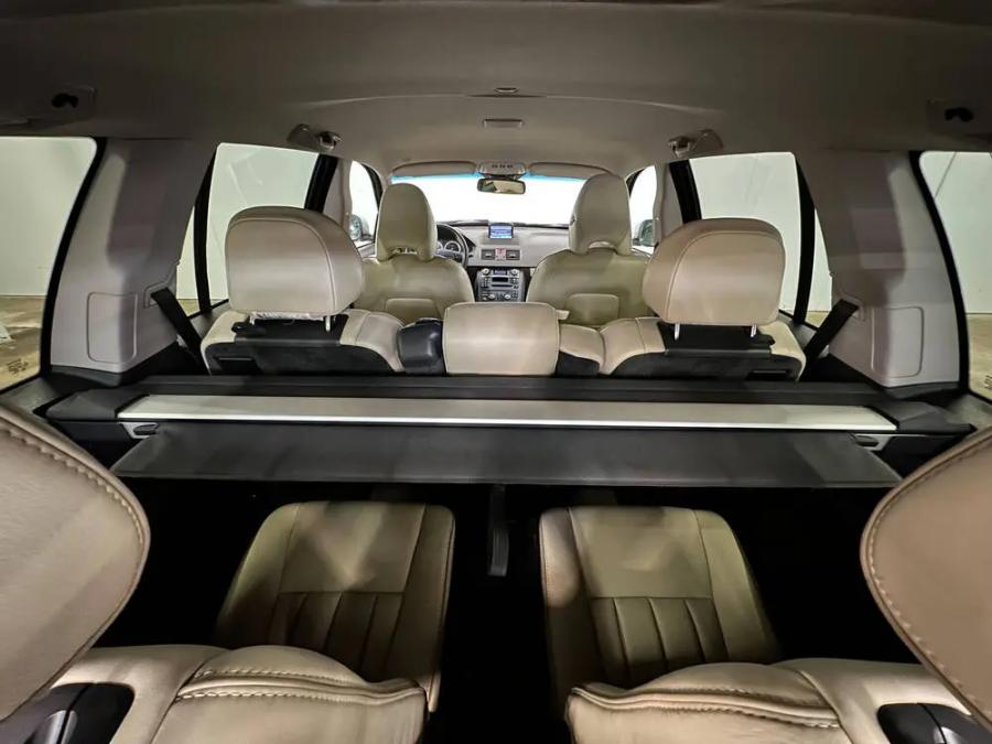 Black Volvo XC90 2014 in Jurmala, with an engine capacity of 2.40 L and mileage of 272 thousand km for 13950 €, photo 31 on AUTOMOTO.COM.LV