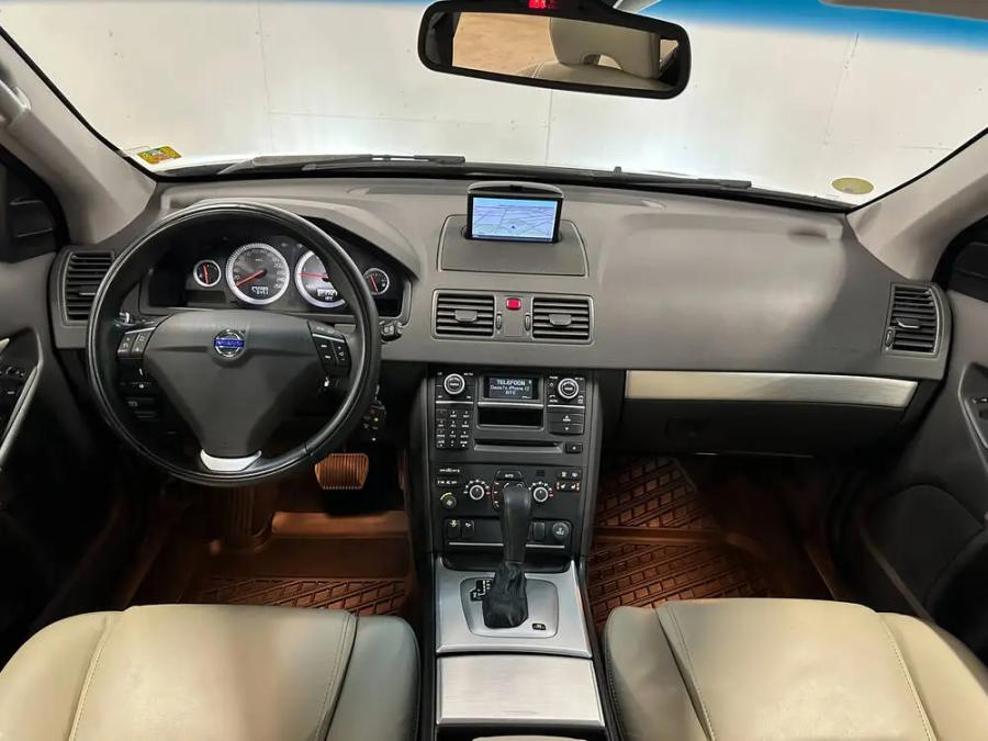 Black Volvo XC90 2014 in Jurmala, with an engine capacity of 2.40 L and mileage of 272 thousand km for 13950 €, photo 32 on AUTOMOTO.COM.LV