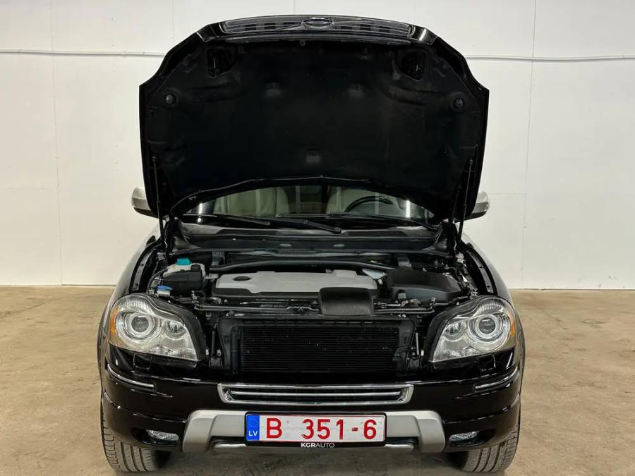Black Volvo XC90 2014 in Jurmala, with an engine capacity of 2.40 L and mileage of 272 thousand km for 13950 €, photo 41 on AUTOMOTO.COM.LV