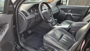 Black Volvo XC90 2014 in Riga, with an engine capacity of 2.40 L and mileage of 200 thousand km for 13990 €, photo 8 on AUTOMOTO.COM.LV