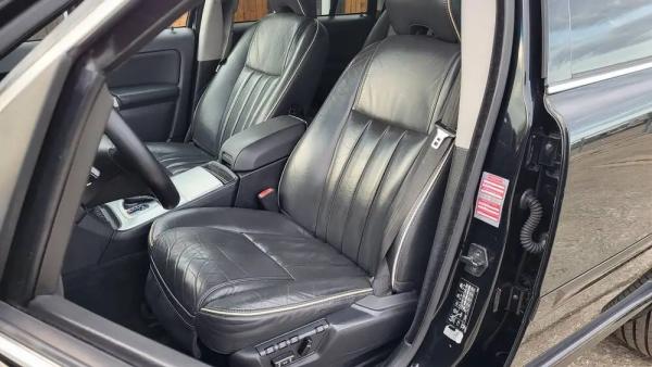 Black Volvo XC90 2014 in Riga, with an engine capacity of 2.40 L and mileage of 200 thousand km for 13990 €, photo 9 on AUTOMOTO.COM.LV