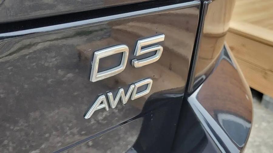 Black Volvo XC90 2014 in Riga, with an engine capacity of 2.40 L and mileage of 200 thousand km for 13990 €, photo 18 on AUTOMOTO.COM.LV