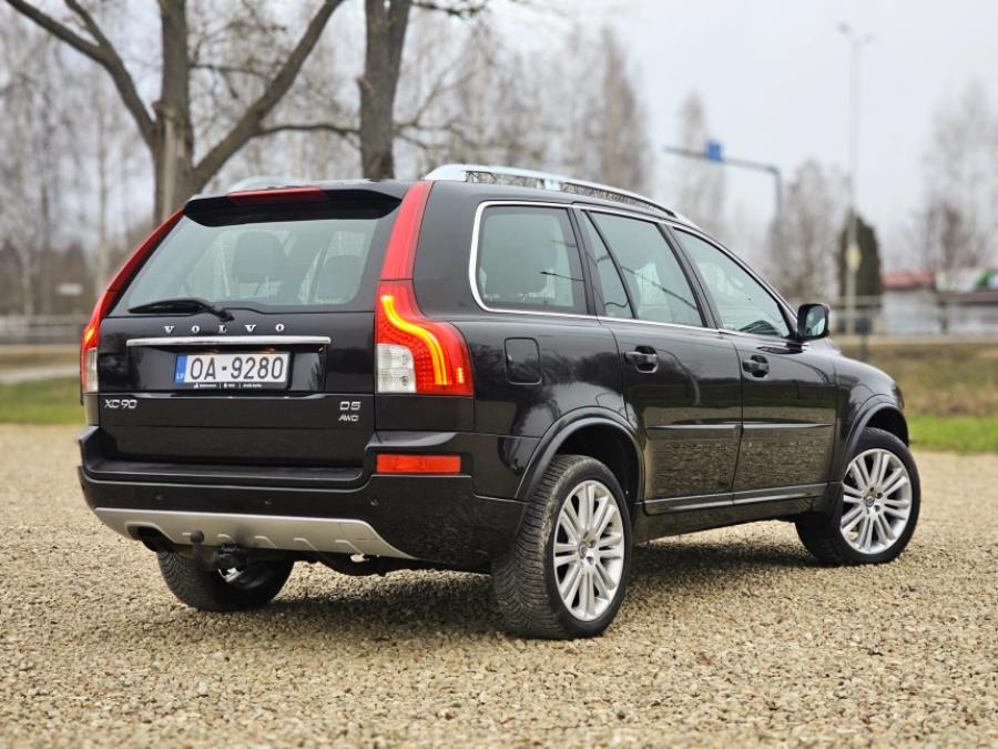 Black Volvo XC90 2014 in Riga, with an engine capacity of 2.40 L and mileage of 275 thousand km for 12700 €, photo 8 on AUTOMOTO.COM.LV