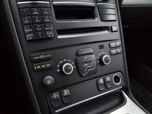 Black Volvo XC90 2014 in Riga, with an engine capacity of 2.40 L and mileage of 275 thousand km for 12700 €, photo 9 on AUTOMOTO.COM.LV