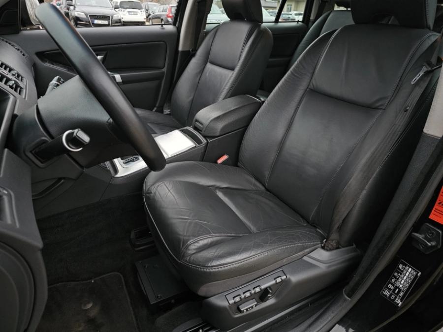 Black Volvo XC90 2014 in Riga, with an engine capacity of 2.40 L and mileage of 275 thousand km for 12700 €, photo 10 on AUTOMOTO.COM.LV