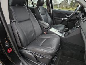 Black Volvo XC90 2014 in Riga, with an engine capacity of 2.40 L and mileage of 275 thousand km for 12700 €, photo 11 on AUTOMOTO.COM.LV