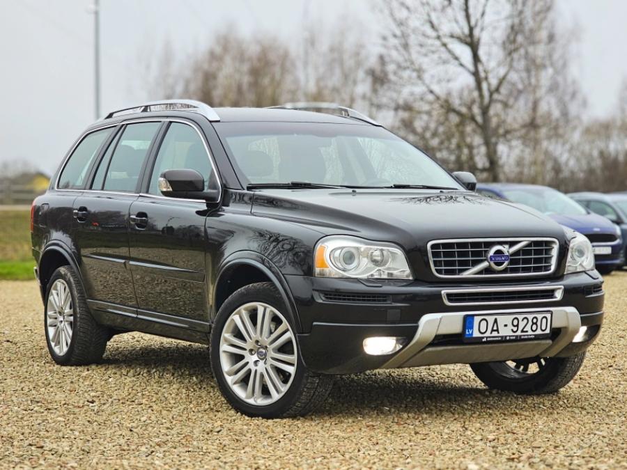 Black Volvo XC90 2014 in Riga, with an engine capacity of 2.40 L and mileage of 275 thousand km for 12700 €, photo 12 on AUTOMOTO.COM.LV