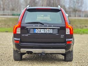 Black Volvo XC90 2014 in Riga, with an engine capacity of 2.40 L and mileage of 275 thousand km for 12700 €, photo 13 on AUTOMOTO.COM.LV