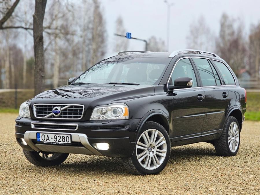 Black Volvo XC90 2014 in Riga, with an engine capacity of 2.40 L and mileage of 275 thousand km for 12700 €, photo 14 on AUTOMOTO.COM.LV
