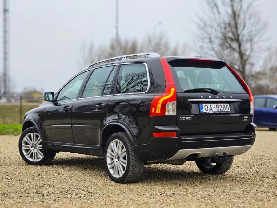 Black Volvo XC90 2014 in Riga, with an engine capacity of 2.40 L and mileage of 275 thousand km for 12700 €, photo 15 on AUTOMOTO.COM.LV