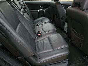 Black Volvo XC90 2014 in Riga, with an engine capacity of 2.40 L and mileage of 275 thousand km for 12700 €, photo 16 on AUTOMOTO.COM.LV