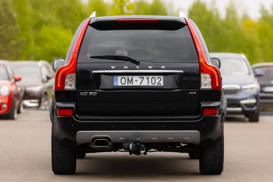 Melns Volvo XC90 2014 Jelgava, ar dzinēja tilpumu 2.40 L un nobraukumu 311 tūkst. km par 12500 €, foto 8 vietnē AUTOMOTO.COM.LV