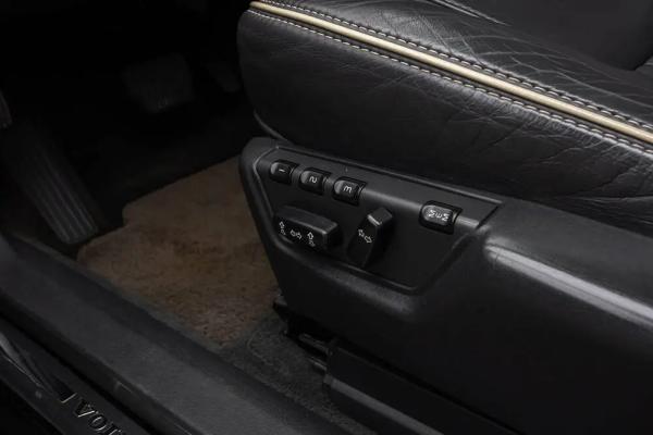 Melns Volvo XC90 2014 Jelgava, ar dzinēja tilpumu 2.40 L un nobraukumu 311 tūkst. km par 12500 €, foto 10 vietnē AUTOMOTO.COM.LV