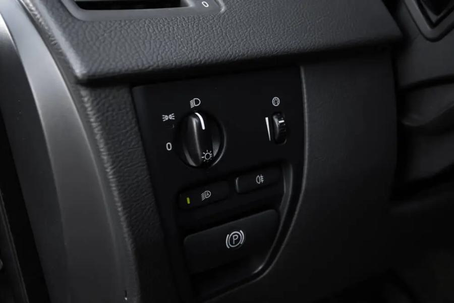 Melns Volvo XC90 2014 Jelgava, ar dzinēja tilpumu 2.40 L un nobraukumu 311 tūkst. km par 12500 €, foto 13 vietnē AUTOMOTO.COM.LV