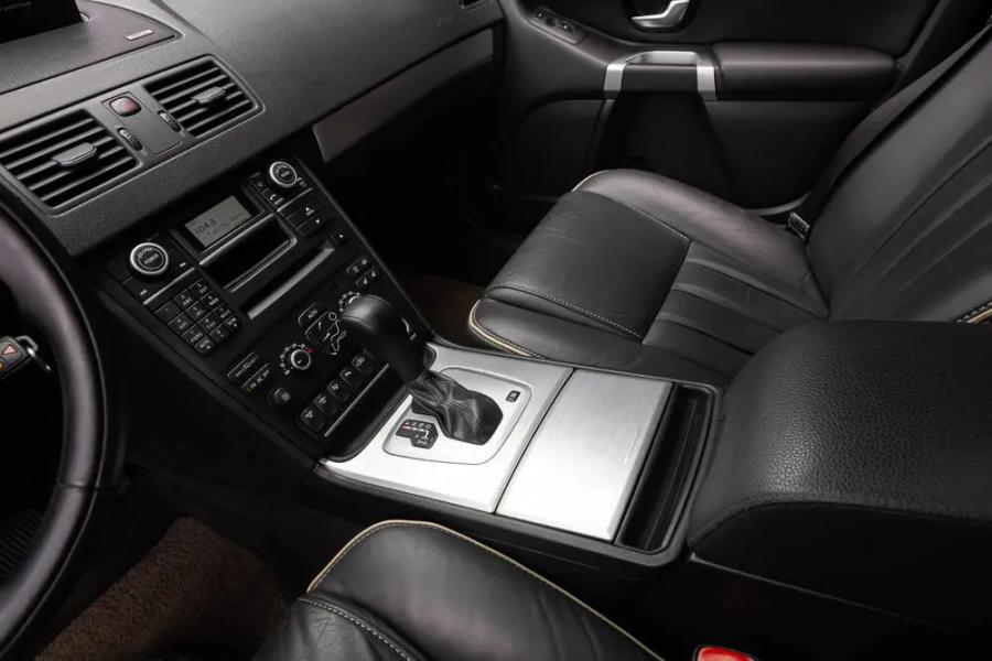 Melns Volvo XC90 2014 Jelgava, ar dzinēja tilpumu 2.40 L un nobraukumu 311 tūkst. km par 12500 €, foto 14 vietnē AUTOMOTO.COM.LV