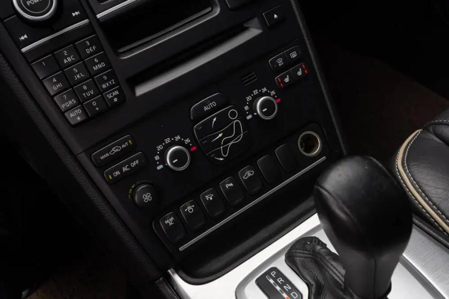 Melns Volvo XC90 2014 Jelgava, ar dzinēja tilpumu 2.40 L un nobraukumu 311 tūkst. km par 12500 €, foto 15 vietnē AUTOMOTO.COM.LV