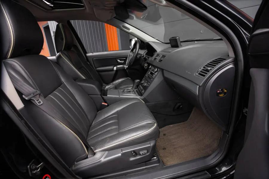 Melns Volvo XC90 2014 Jelgava, ar dzinēja tilpumu 2.40 L un nobraukumu 311 tūkst. km par 12500 €, foto 23 vietnē AUTOMOTO.COM.LV