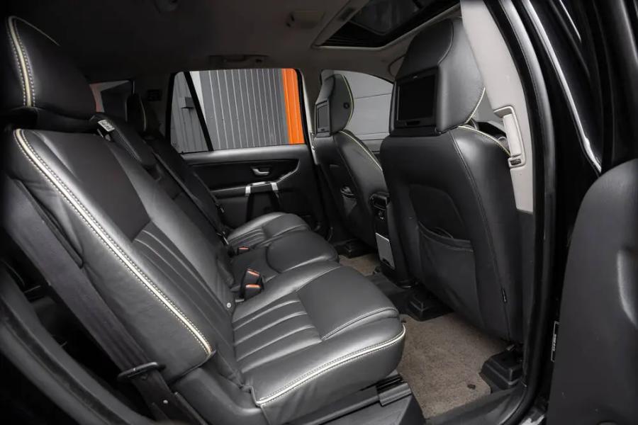 Melns Volvo XC90 2014 Jelgava, ar dzinēja tilpumu 2.40 L un nobraukumu 311 tūkst. km par 12500 €, foto 25 vietnē AUTOMOTO.COM.LV
