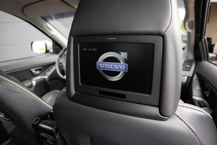Melns Volvo XC90 2014 Jelgava, ar dzinēja tilpumu 2.40 L un nobraukumu 311 tūkst. km par 12500 €, foto 26 vietnē AUTOMOTO.COM.LV
