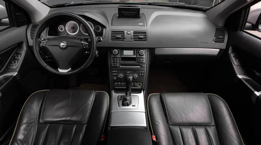 Melns Volvo XC90 2014 Jelgava, ar dzinēja tilpumu 2.40 L un nobraukumu 311 tūkst. km par 12500 €, foto 28 vietnē AUTOMOTO.COM.LV