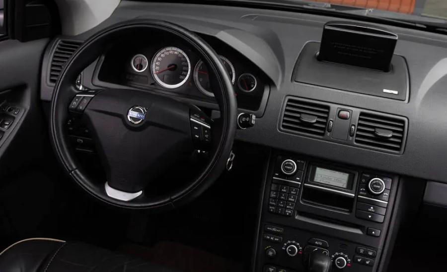 Melns Volvo XC90 2014 Jelgava, ar dzinēja tilpumu 2.40 L un nobraukumu 311 tūkst. km par 12500 €, foto 29 vietnē AUTOMOTO.COM.LV