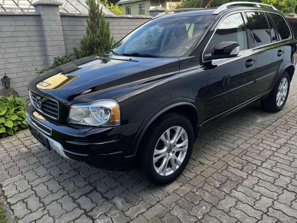 Black Volvo XC90 2014 in Vilnius, with an engine capacity of 2.40 L and mileage of 270 thousand km for 11950 €, photo 1 on AUTOMOTO.COM.LV