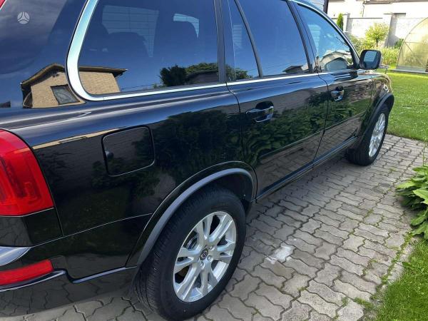 Black Volvo XC90 2014 in Vilnius, with an engine capacity of 2.40 L and mileage of 270 thousand km for 11950 €, photo 4 on AUTOMOTO.COM.LV