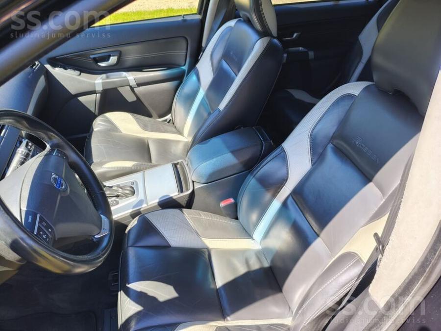 Melns Volvo XC90 2014 Rīga, ar dzinēja tilpumu 2.40 L un nobraukumu 322 tūkst. km par 12900 €, foto 12 vietnē AUTOMOTO.COM.LV