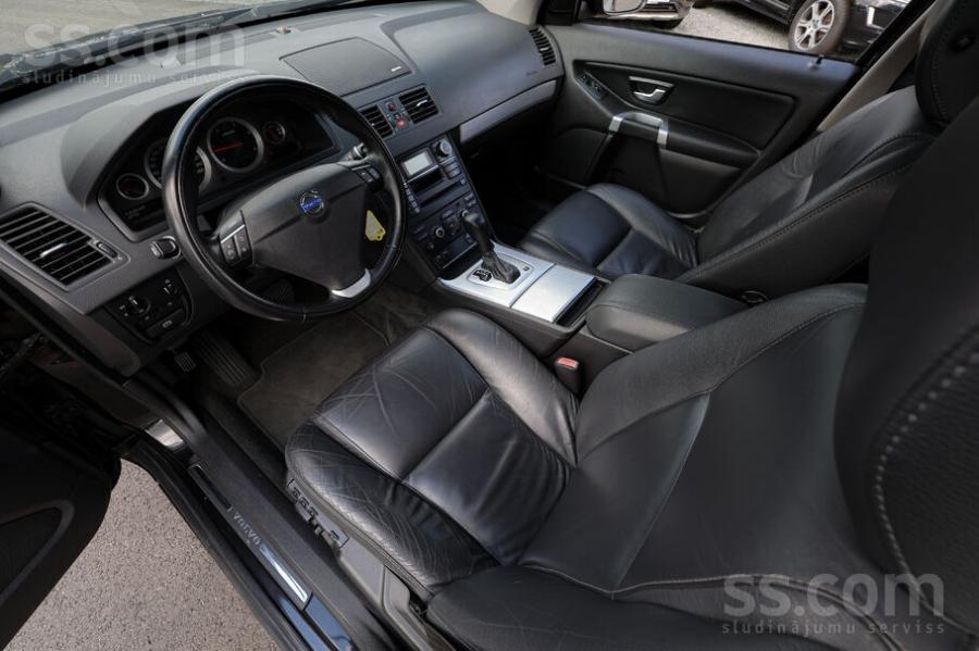Melns Volvo XC90 2014 Jelgava, ar dzinēja tilpumu 2.40 L un nobraukumu 0 tūkst. km par 11500 €, foto 9 vietnē AUTOMOTO.COM.LV