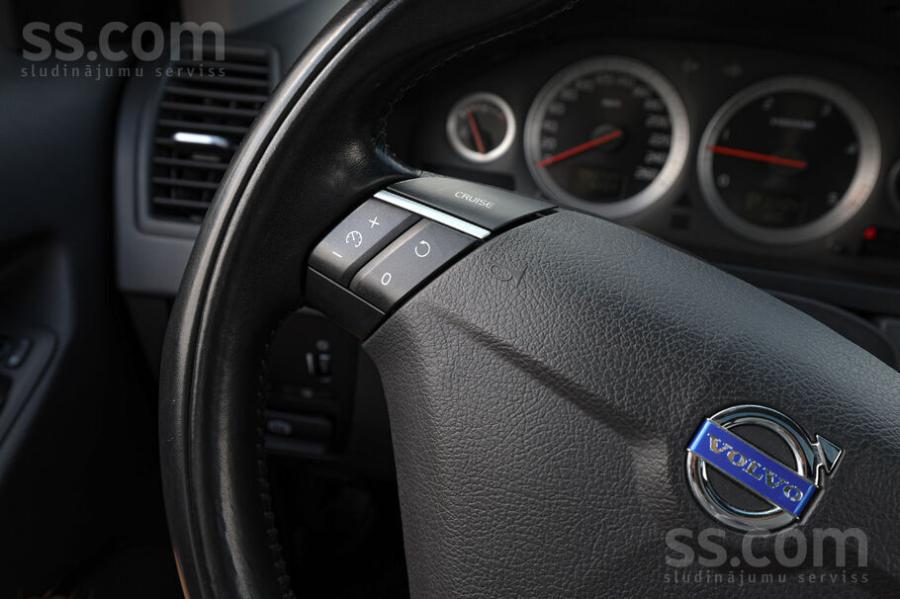 Melns Volvo XC90 2014 Jelgava, ar dzinēja tilpumu 2.40 L un nobraukumu 0 tūkst. km par 11500 €, foto 21 vietnē AUTOMOTO.COM.LV