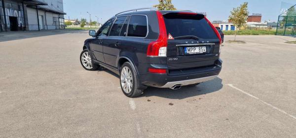 Black Volvo XC90 2014 in Siauliai, with an engine capacity of 3.20 L and mileage of 170 thousand km for 12000 €, photo 7 on AUTOMOTO.COM.LV