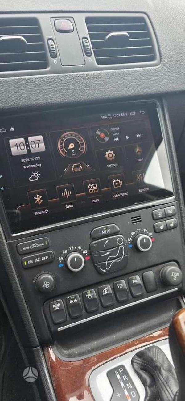 Black Volvo XC90 2014 in Siauliai, with an engine capacity of 3.20 L and mileage of 170 thousand km for 12000 €, photo 9 on AUTOMOTO.COM.LV