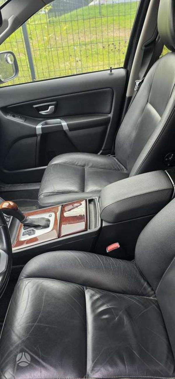 Black Volvo XC90 2014 in Siauliai, with an engine capacity of 3.20 L and mileage of 170 thousand km for 12000 €, photo 10 on AUTOMOTO.COM.LV