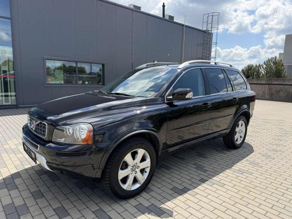 Black Volvo XC90 2014 in Siauliai, with an engine capacity of 2.40 L and mileage of 294 thousand km for 9950 €, photo 3 on AUTOMOTO.COM.LV
