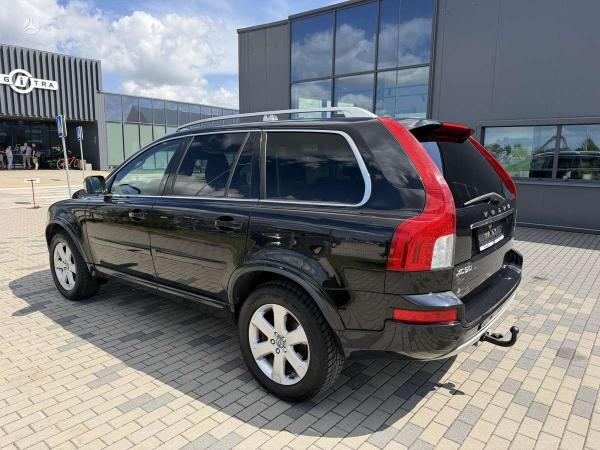 Black Volvo XC90 2014 in Siauliai, with an engine capacity of 2.40 L and mileage of 294 thousand km for 9950 €, photo 4 on AUTOMOTO.COM.LV