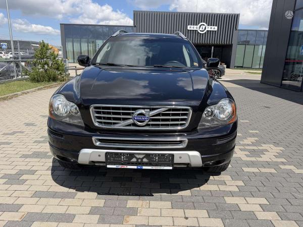 Black Volvo XC90 2014 in Siauliai, with an engine capacity of 2.40 L and mileage of 294 thousand km for 9950 €, photo 5 on AUTOMOTO.COM.LV