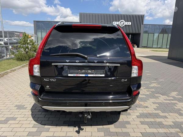 Black Volvo XC90 2014 in Siauliai, with an engine capacity of 2.40 L and mileage of 294 thousand km for 9950 €, photo 6 on AUTOMOTO.COM.LV