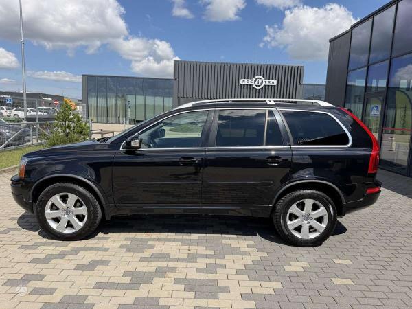 Black Volvo XC90 2014 in Siauliai, with an engine capacity of 2.40 L and mileage of 294 thousand km for 9950 €, photo 7 on AUTOMOTO.COM.LV
