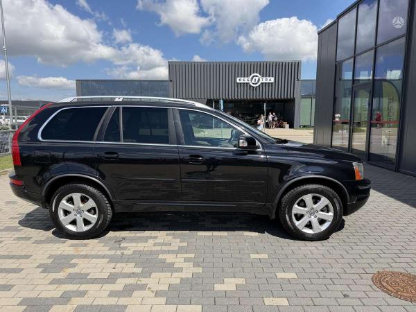 Black Volvo XC90 2014 in Siauliai, with an engine capacity of 2.40 L and mileage of 294 thousand km for 9950 €, photo 8 on AUTOMOTO.COM.LV