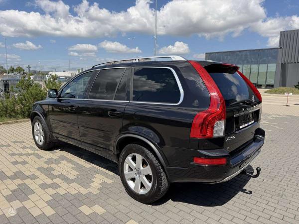 Black Volvo XC90 2014 in Siauliai, with an engine capacity of 2.40 L and mileage of 294 thousand km for 9950 €, photo 9 on AUTOMOTO.COM.LV