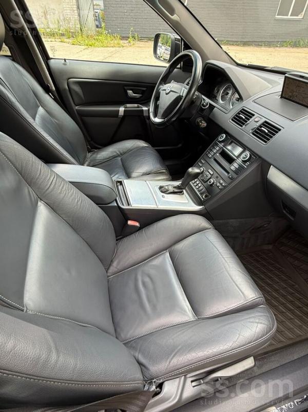 Melns Volvo XC90 2014 Tukums, ar dzinēja tilpumu 2.40 L un nobraukumu 217 tūkst. km par 13700 €, foto 6 vietnē AUTOMOTO.COM.LV