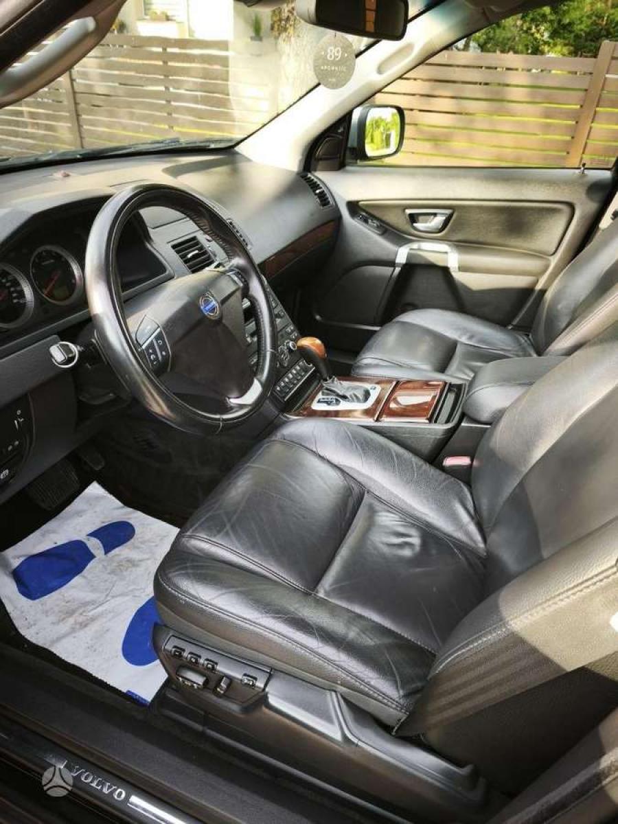 Black Volvo XC90 2014 in Klaipeda, with an engine capacity of 3.20 L and mileage of 280 thousand km for 8100 €, photo 11 on AUTOMOTO.COM.LV