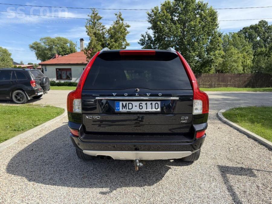 Black Volvo XC90 2014 in Ventspils, with an engine capacity of 2.40 L and mileage of 275 thousand km for 9990 €, photo 6 on AUTOMOTO.COM.LV