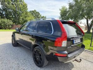 Black Volvo XC90 2014 in Ventspils, with an engine capacity of 2.40 L and mileage of 275 thousand km for 9990 €, photo 7 on AUTOMOTO.COM.LV