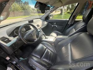 Black Volvo XC90 2014 in Ventspils, with an engine capacity of 2.40 L and mileage of 275 thousand km for 9990 €, photo 11 on AUTOMOTO.COM.LV